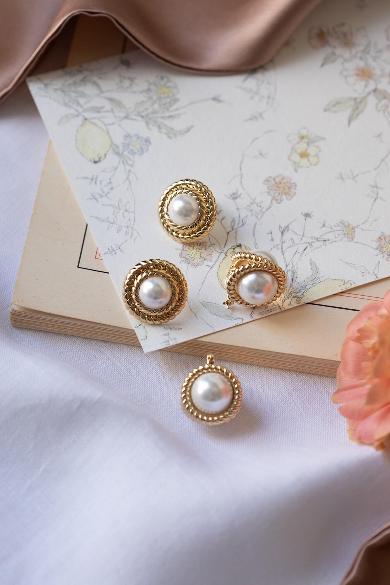 Gold-plated Pearl Cabochon Earrings Agathe – Gaâla